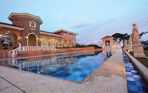 377 SQM HOUSE INSIDE HIGH-END VILLAGE CEBU CITY RIVERDALE | PostAds.ph